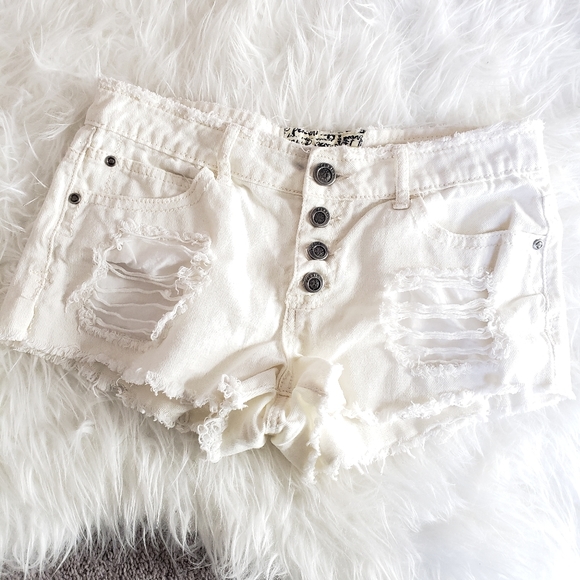 Hot Kiss | Shorts | Hot Kiss White Distressed Buttonup Shorts 7 | Poshmark